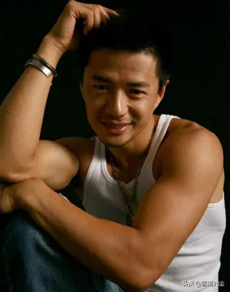 Duan Yihong A Mature Male God In Changjin Lake Shows His Muscles In A