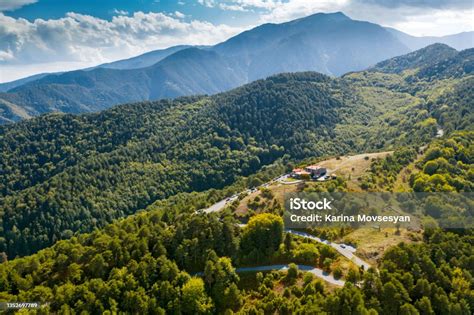 그리스 산맥의 공중 전망 올림푸스 산으로 가는 길 스타브로스 피난처 그리스 올림푸스 산에 대한 스톡 사진 및 기타 이미지 그리스 올림푸스 산 사이프러스 올림푸스 산