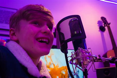 Charlie Phillips┃musician Photographer Podcaster