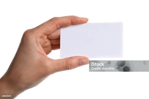 흰색 배경에 고립 된 빈 명함을 들고있는 여성의 손 고객에 대한 스톡 사진 및 기타 이미지 고객 공란 광고 Istock