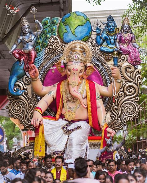 Photos गुलालाची उधळण आणि ढोल ताशांचा गजर मुंबईतील गणाधिशांचे थाटात आगमन