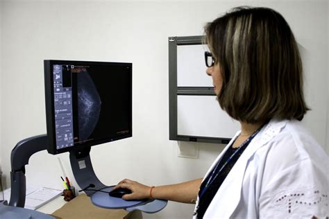 Muita Informação Exames gratuitos de mamografia são oferecidos em
