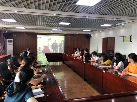 基础医学院党委教工第13党支部组织实验室全体教师学习习近平总书记在青海考察期间重要讲话精神 贵州医科实验室