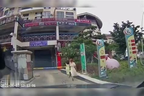 30个监控下的出糗瞬间，美少妇尴尬到无地自容，换个星球生活少妇瞬间星球