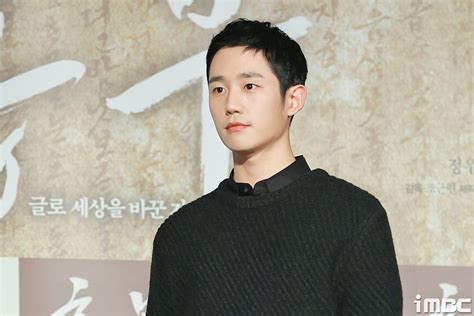 포토 정해인 맑게 빛나는 훈훈한 외모