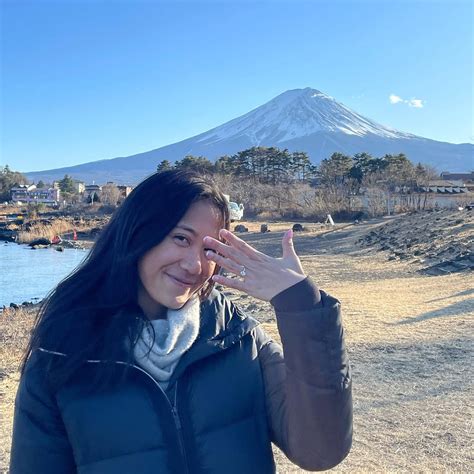 Potret Penyanyi Penjaga Hati Nadhif Basalamah Dan Kekasih Momen