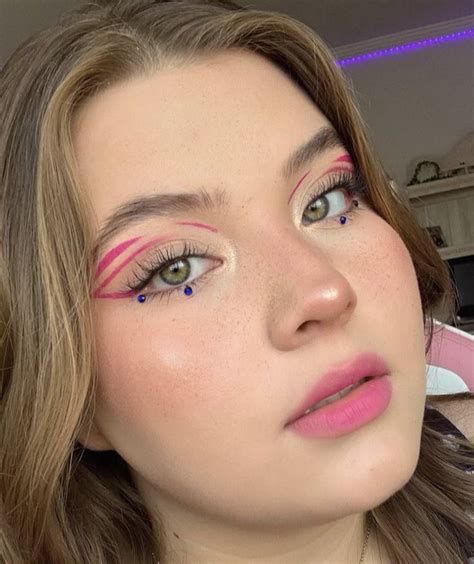 Pin De Giovana Rocha Em Creative Makeup Visuais De Maquiagem