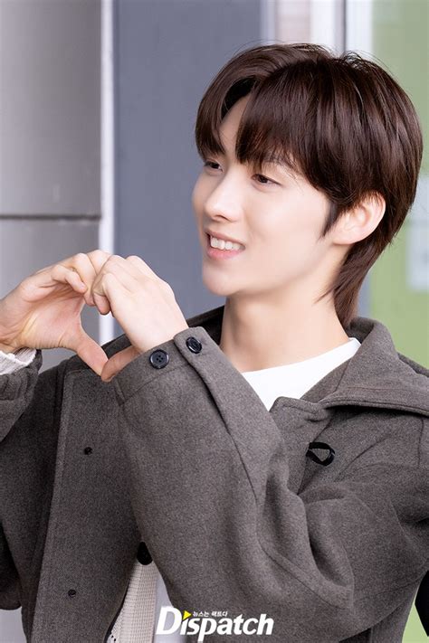 [현장포토] 마주치면 활짝 영재 심쿵 손인사 디스패치 뉴스는 팩트다