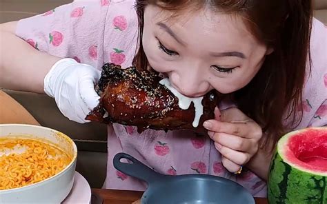 风卷残云龙卷风摧毁停车场 哔哩哔哩