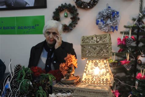 სოხუმის მთავარი ნაძვისხე დამწვარი შენობის წინ [ფოტო] Netgazeti • ახალი წელი • სოხუმი