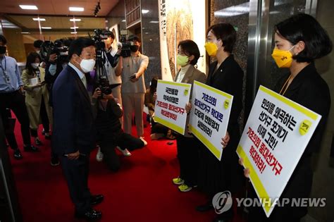 선거개혁 촉구하는 정의당 의원들 연합뉴스
