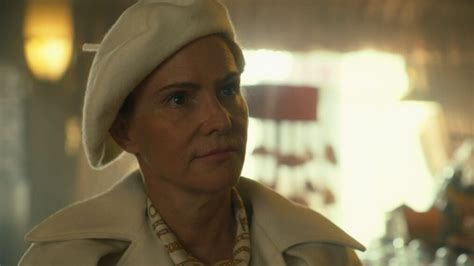 Hunters Star Jennifer Jason Leigh On Chavas Tough Love In Season 2