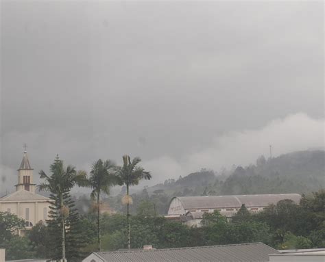 Inmet emite alerta de tempestade intensa em boa parte do país Atenção