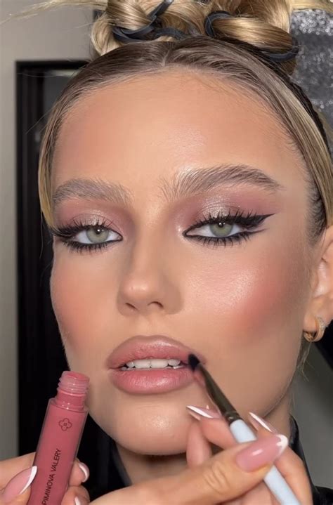 Pin Af Olivia Nwigwe På Makeup Ideas