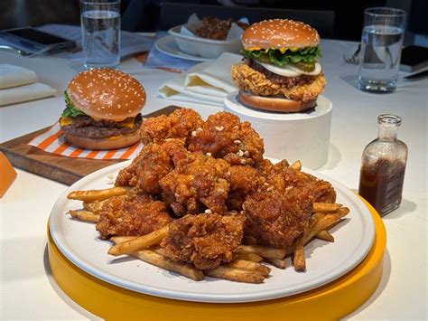 버번 위스키·베이컨 잼 에드워드 리 셰프 ‘비법 담았다…맘스터치 신메뉴 출시