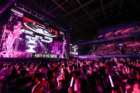 汪苏泷北京演唱会顺利启航 与薛凯琪合唱甜蜜度爆表派对舞台世纪