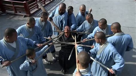 惡霸對小夥用盡酷刑，惹怒十三少林和尚，用棍子暴揍惡霸movie 功夫 電影 中國功夫 武侠 熱門 Kungfu