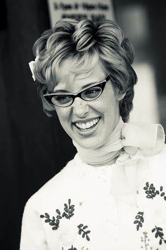 Cuty 소녀 1960 20 24세에 대한 스톡 사진 및 기타 이미지 20 24세 거리 곱슬 머리 Istock