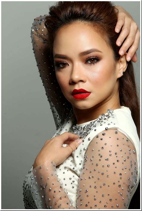 Gambar Terlampau Nora Danish Dan Nadeem Atas Sofa Mxh