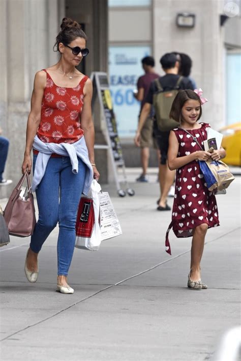 Photo Exclusif Katie Holmes Et Sa Fille Suri Cruise Rejoignent Leur