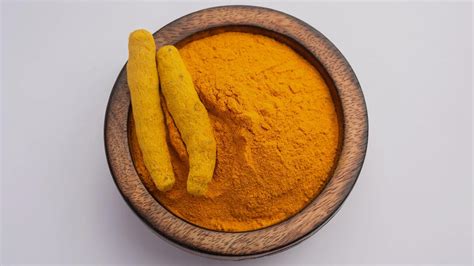 Turmeric For Hair स्किन ही नहीं बालों के लिए भी बेस्ट है हल्दी जानें