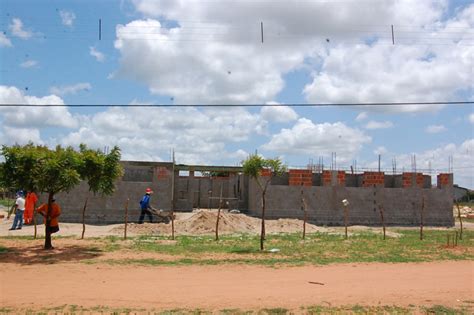UPANEMA NEWS Prefeita visita obras nas áreas da saúde educação e cultura
