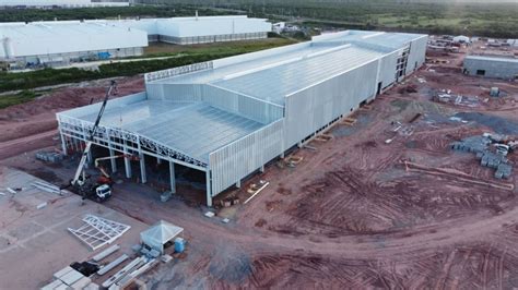 investimentos de R 165 milhões Eternit inaugura fábrica de telhas