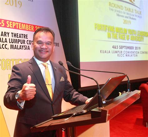 10 Useful Tips For Emcee Public Speaking