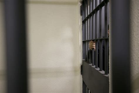 Detentos de prisão onde está sobrinho de Marcola fazem fuga em massa