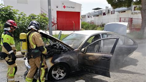 Los bomberos extinguen el incendio de un vehículo en Molina de Segura ORM