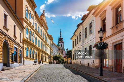 체코 남부 보헤미아의 중세 도시 피섹과 유서 깊은 옛 거리 Pisek에는 체코에서 가장 오래된 초기 고딕 양식의 다리가 있습니다 0명에 대한 스톡 사진 및 기타 이미지