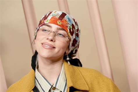 I Wasnt Singling Anyone Out Billie Eilish Issues Clarification
