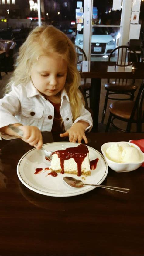 Dad Takes Daughter On Dates” To Show Her She Deserves To Be Treated Like A Princess” Oversixty