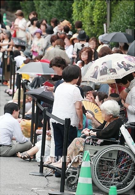 배용준 박수진 결혼식 ‘욘사마 장가가는 날 일본 팬 100여명 결혼식장 주변에