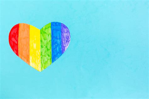 파란색 배경에 Lgbtq 색상의 심장 상단 보기 복사 공간 0명에 대한 스톡 사진 및 기타 이미지 0명 개념 개념과 주제