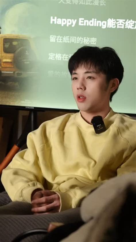 余生情感語錄 這一幕幕甜到心裡全國各地的女生們手捧鮮花迎接自己退伍返鄉的男友。喜歡的記得點點關註情感語錄情感愛情扎心語錄