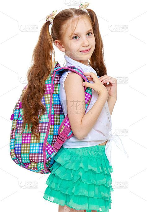 拿着学校档案的女孩