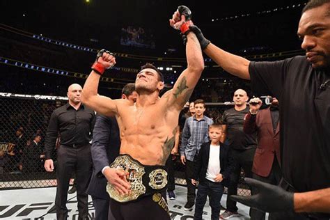 Em 66 Segundos Rafael Dos Anjos Mantém O Cinturão Dos Leves Do Ufc