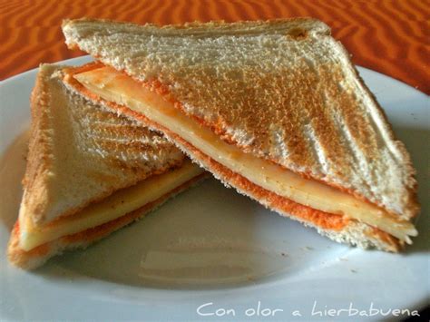 Con Olor A Hierbabuena Sandwich De Queso Y Tomate