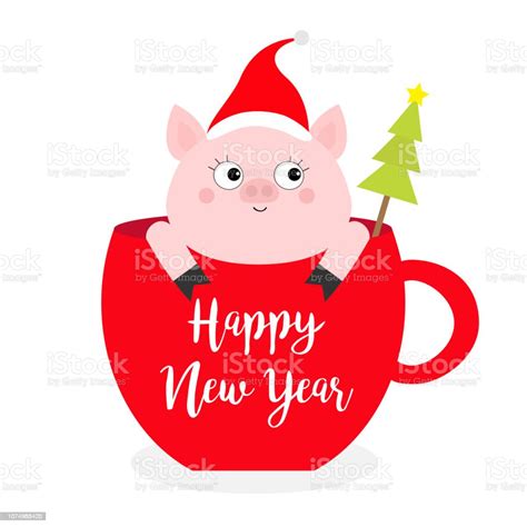 행복 한 새 해 2019입니다 돼지 빨간 커피 컵 찻잔에 앉아입니다 전나무 나무입니다 산타 모자입니다 얼굴 및 손 귀여운 만화