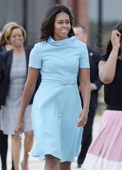 Michelle Obama W Złotej Sukience Versace Najlepsze Stylizacje Viva Pl