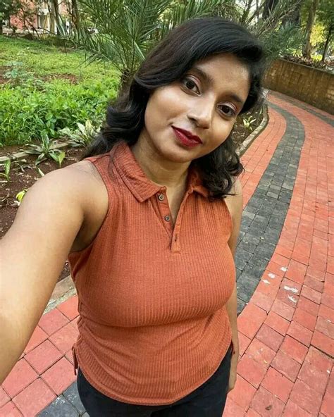 දුප්පත් නිසා යාලුවෙන්න අහන්නෙත් නැහැ කො ල්ලෙක්වත් මගේ Mobitelනු