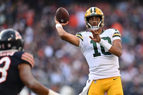 Packers Quarterback Jordan Love Takes Over For A Legend And Leads Green