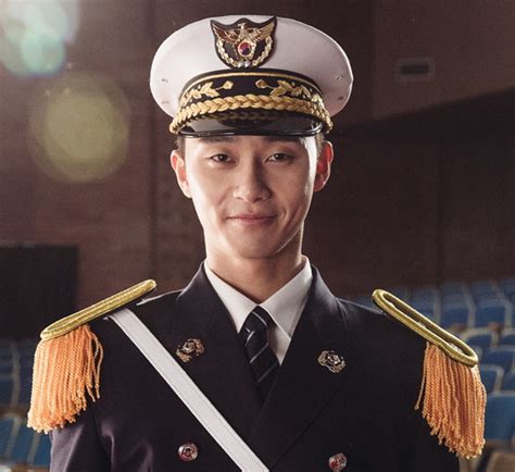 완벽한 ‘경찰 제복핏으로 여심 저격하는 ‘박서준x강하늘 인사이트