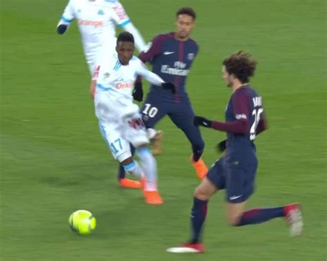 ÚLTIMA HORA NEYMAR SE RETIRA LESIONADO en camilla tras TORCERSE EL