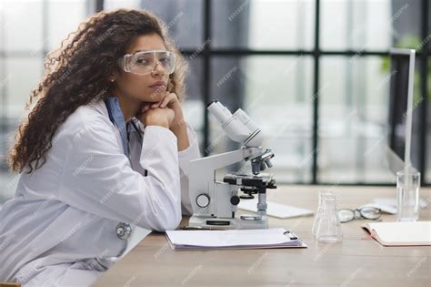 Premium Photo Young Woman In Biological Laboratory Attractive Young