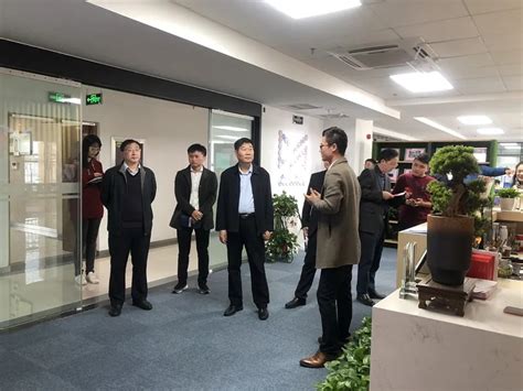 泰州市姜堰区委常委、姜堰经济开发区党工委书记王荣明等领导一行莅临迈普人才集团考察指导博服人才集团