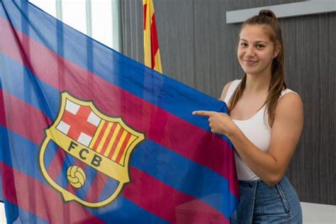Pierwsza Polka W Barcy FC Barcelona Online Newsy La Liga Gran Derbi