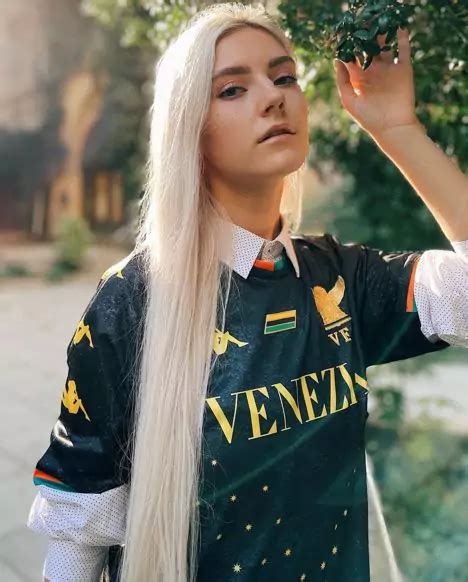 Eva Elfie Wiki, Bio, Net Worth, Boyfriend, Height, Age & More