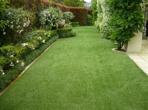 17 ideas para decorar tu jardín con cesped artificial